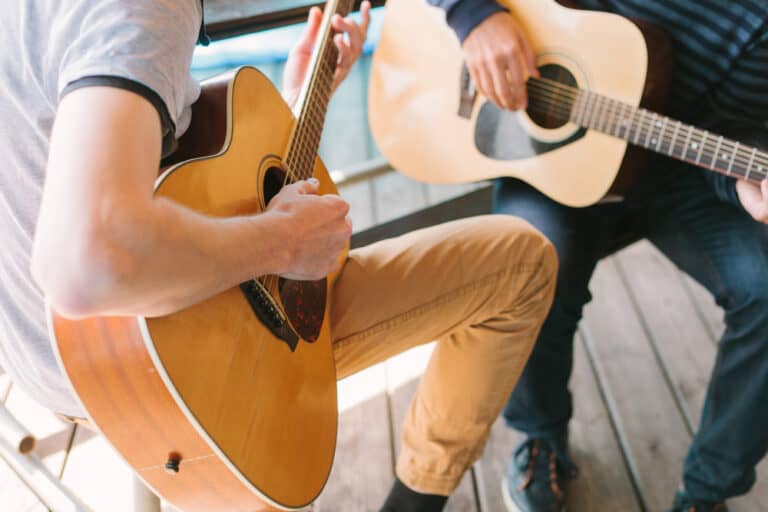What Kind of Guitar Does Billy Strings Play? | InstrumentGuys