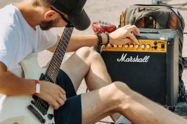 What Guitar Does Taylor Swift Use? | InstrumentGuys What Guitar Does Taylor Swift Use? | InstrumentGuys
